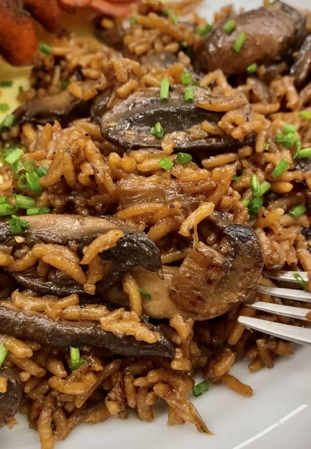 One Pot Creamy Mushroom Rice - Hungry Happens