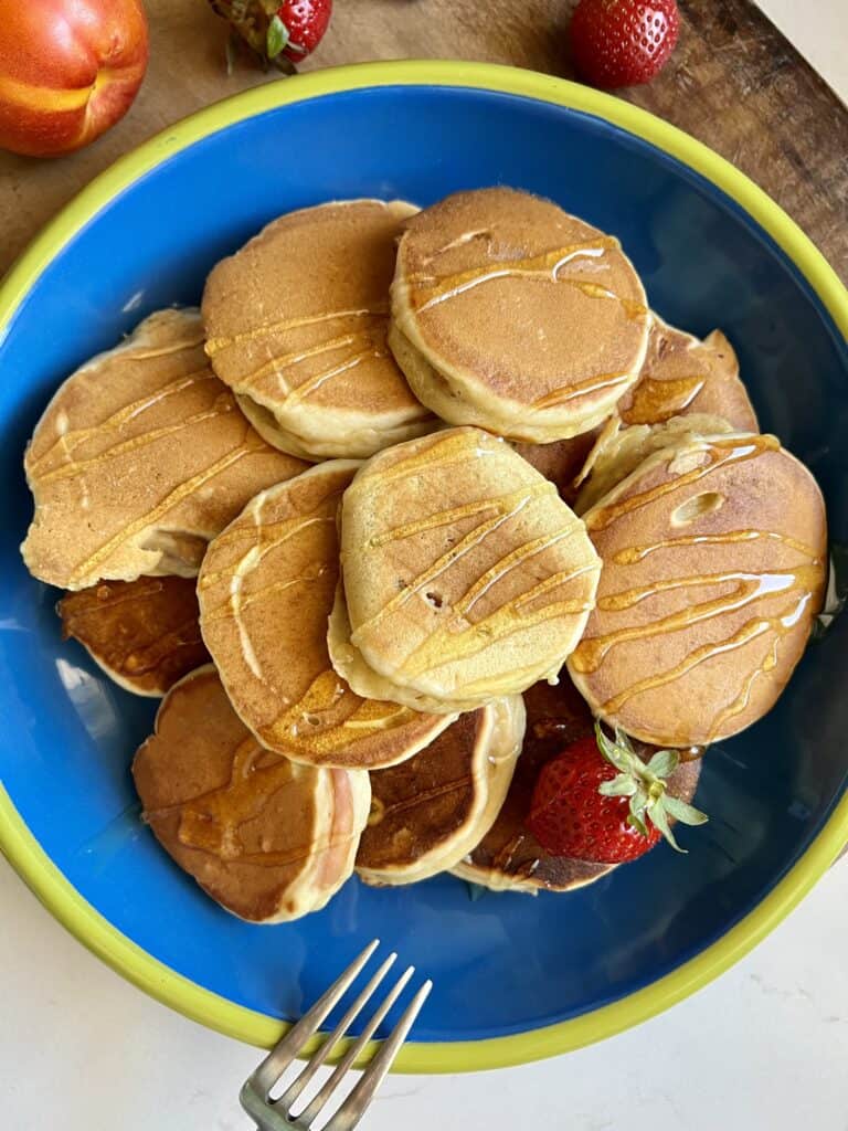 Peach and Peanut Butter Stuffed Pancakes - Hungry Happens