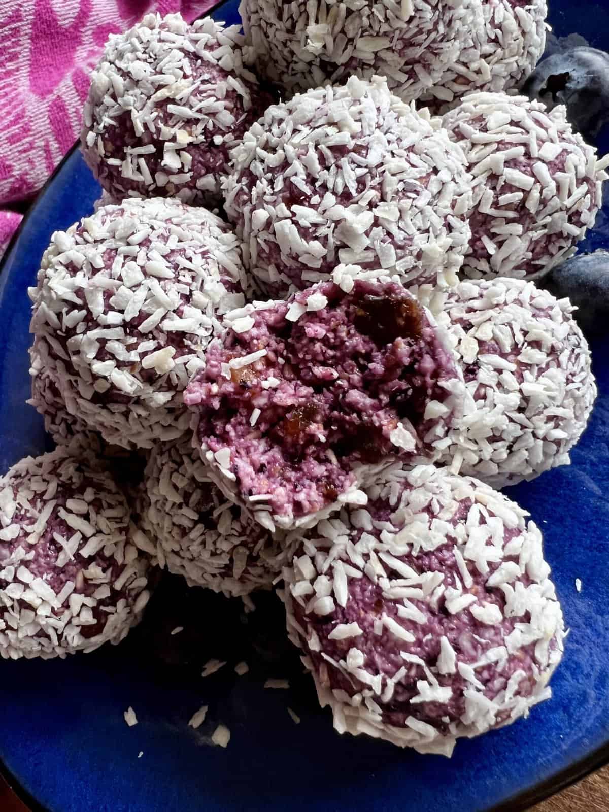 Healthy Blueberry Balls - Hungry Happens