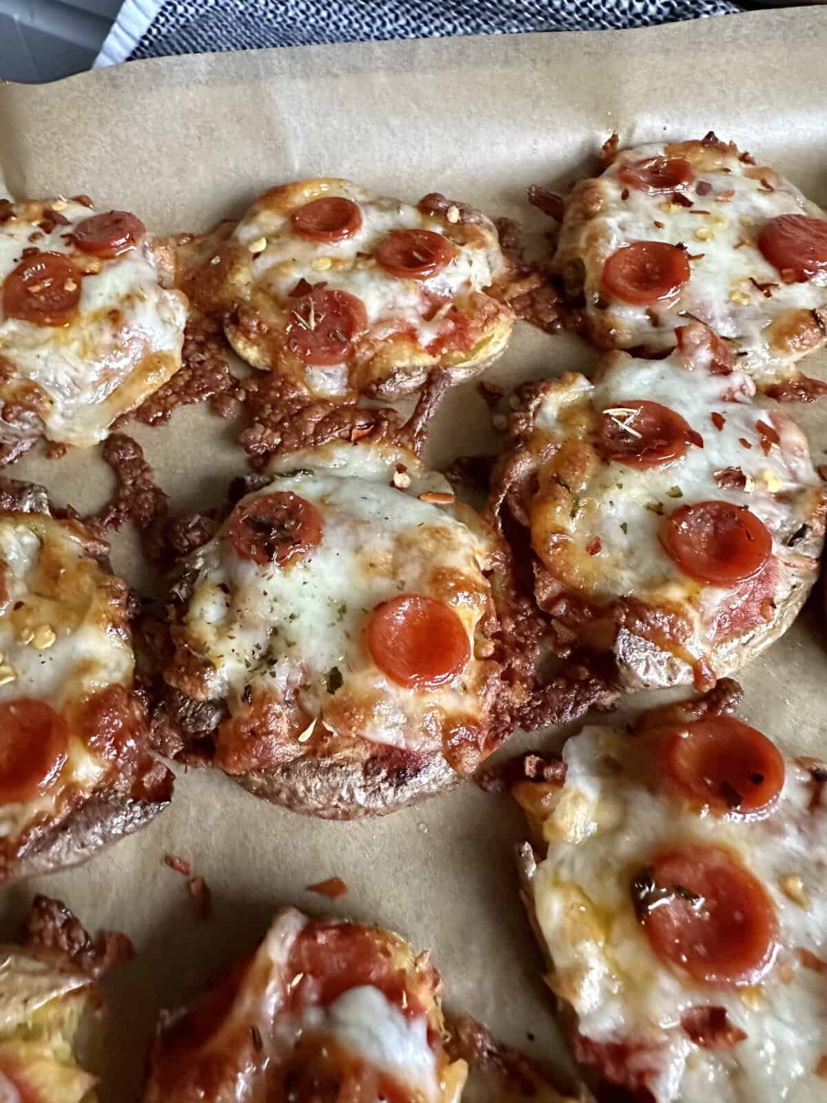 Crispy Pizza Smashed Potatoes - Hungry Happens
