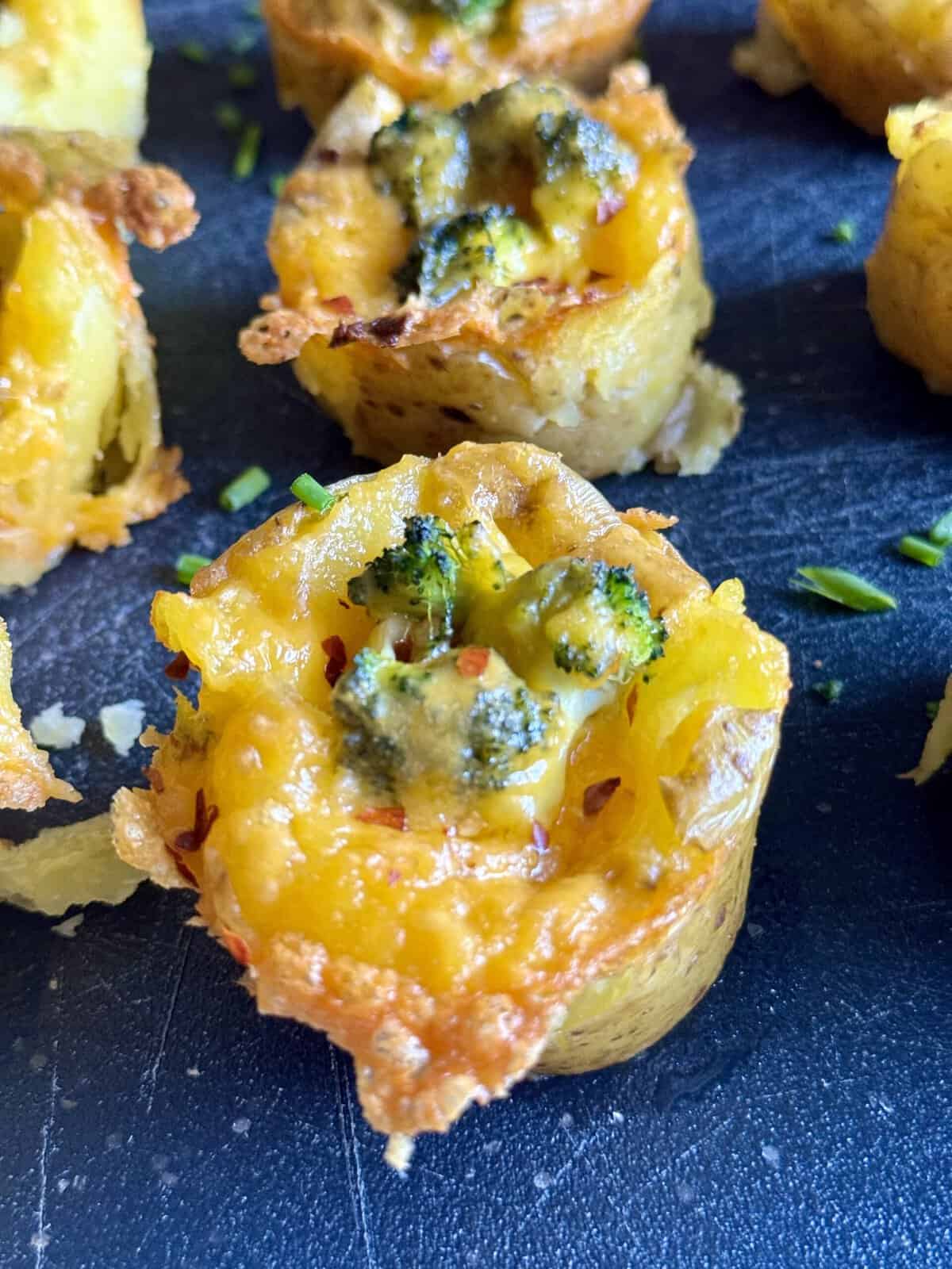 Broccoli Cheddar Smashed Potato Cups - Hungry Happens