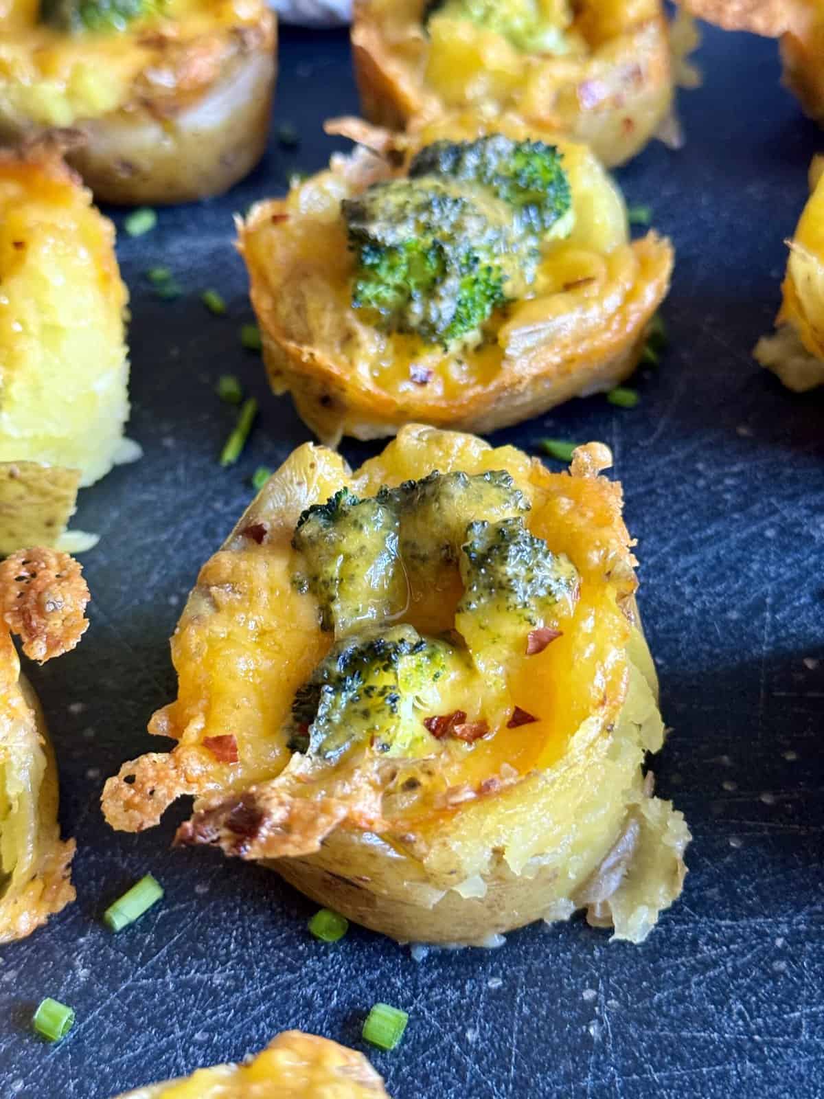 Broccoli Cheddar Smashed Potato Cups - Hungry Happens
