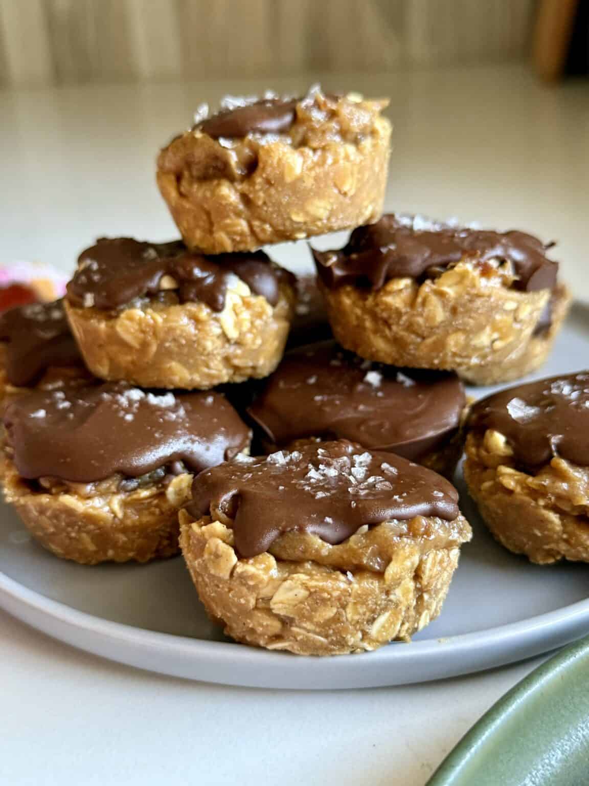 No Bake Snickers Oat Cups - Hungry Happens