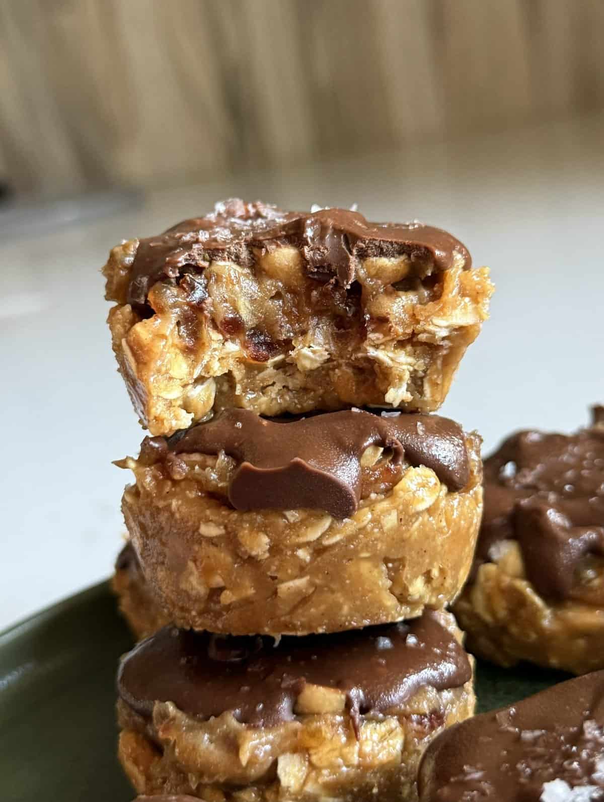 No Bake Snickers Oat Cups - Hungry Happens