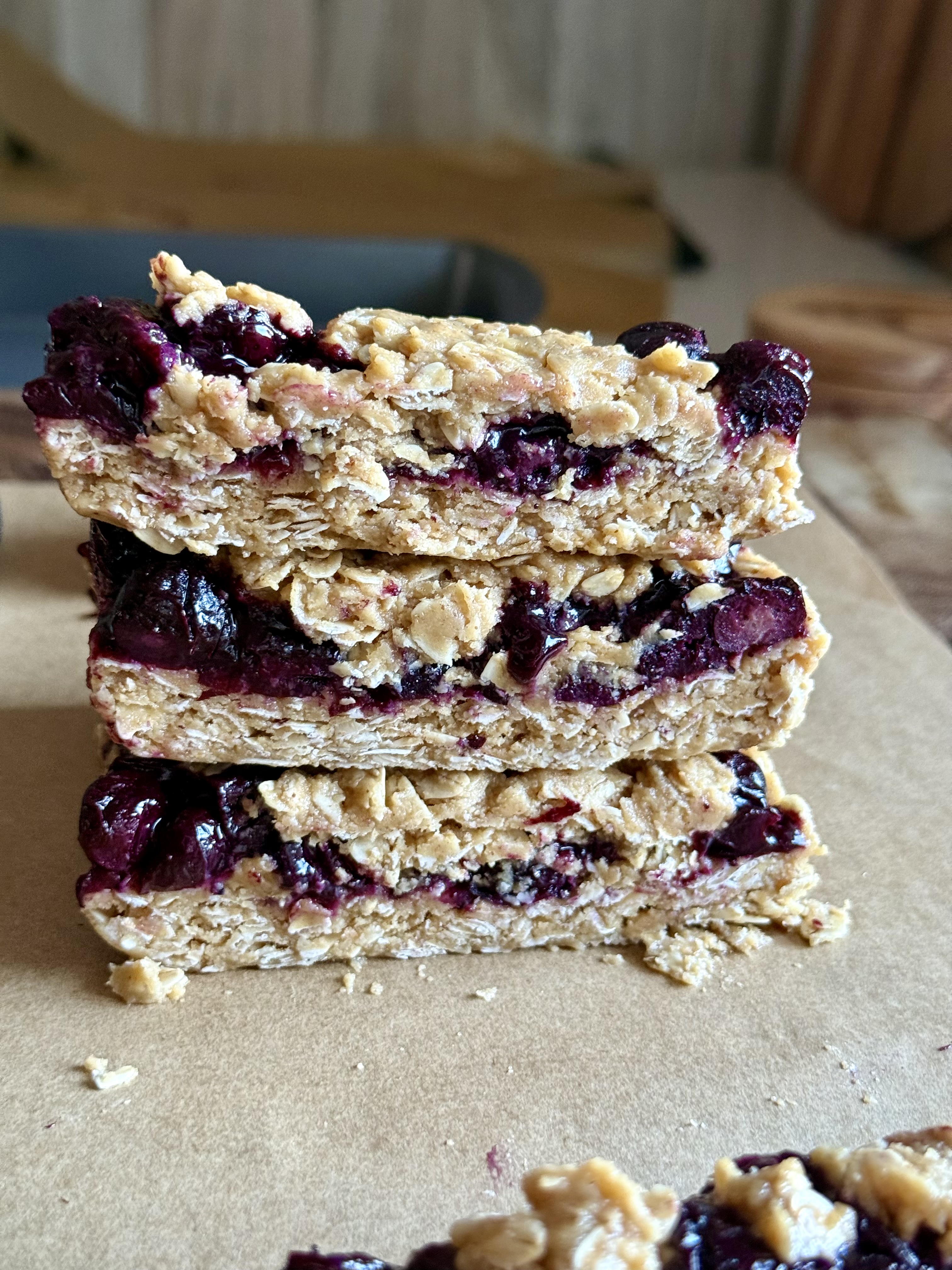No Bake Blueberry Oat Bars (5 Ingredients + Vegan) - Hungry Happens