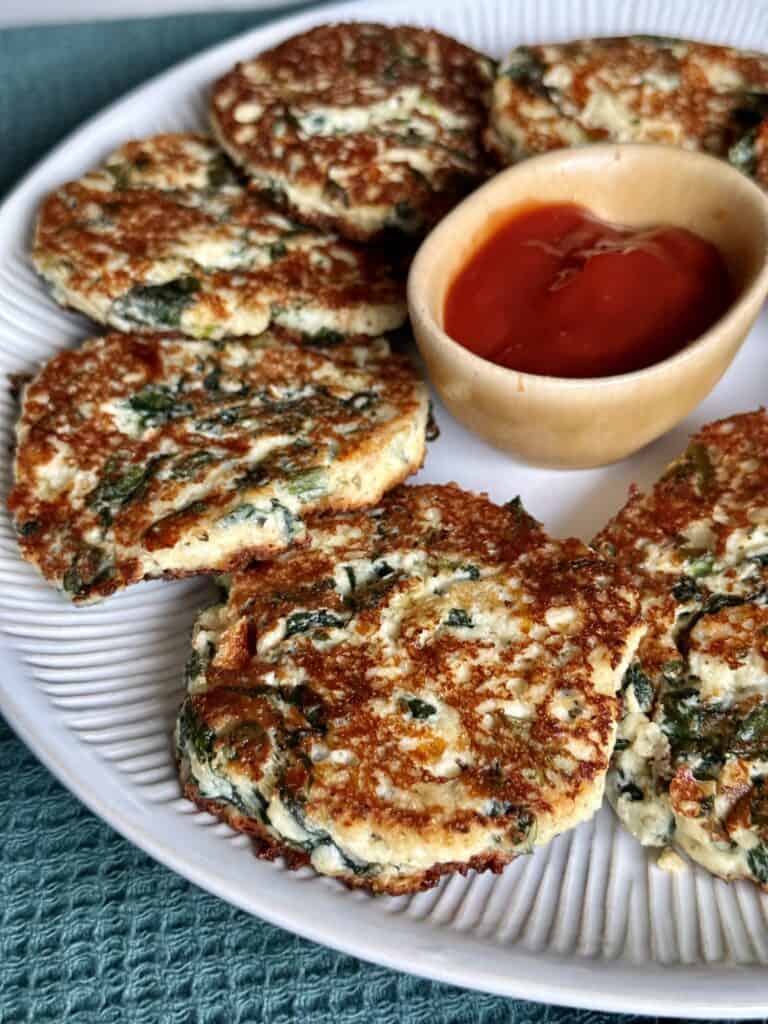 Easy Spinach and Ricotta Fritters - Hungry Happens